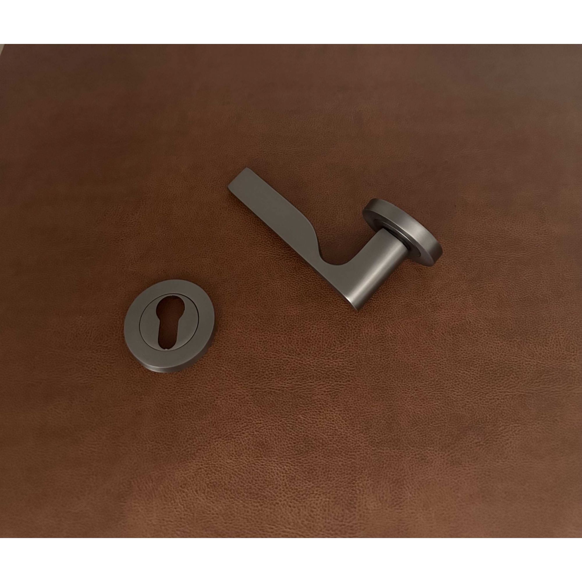 Özen Handles Petra Mat Skoç Füme Rozetli Yale Çelik Kapı Kolu Sol Basar ...