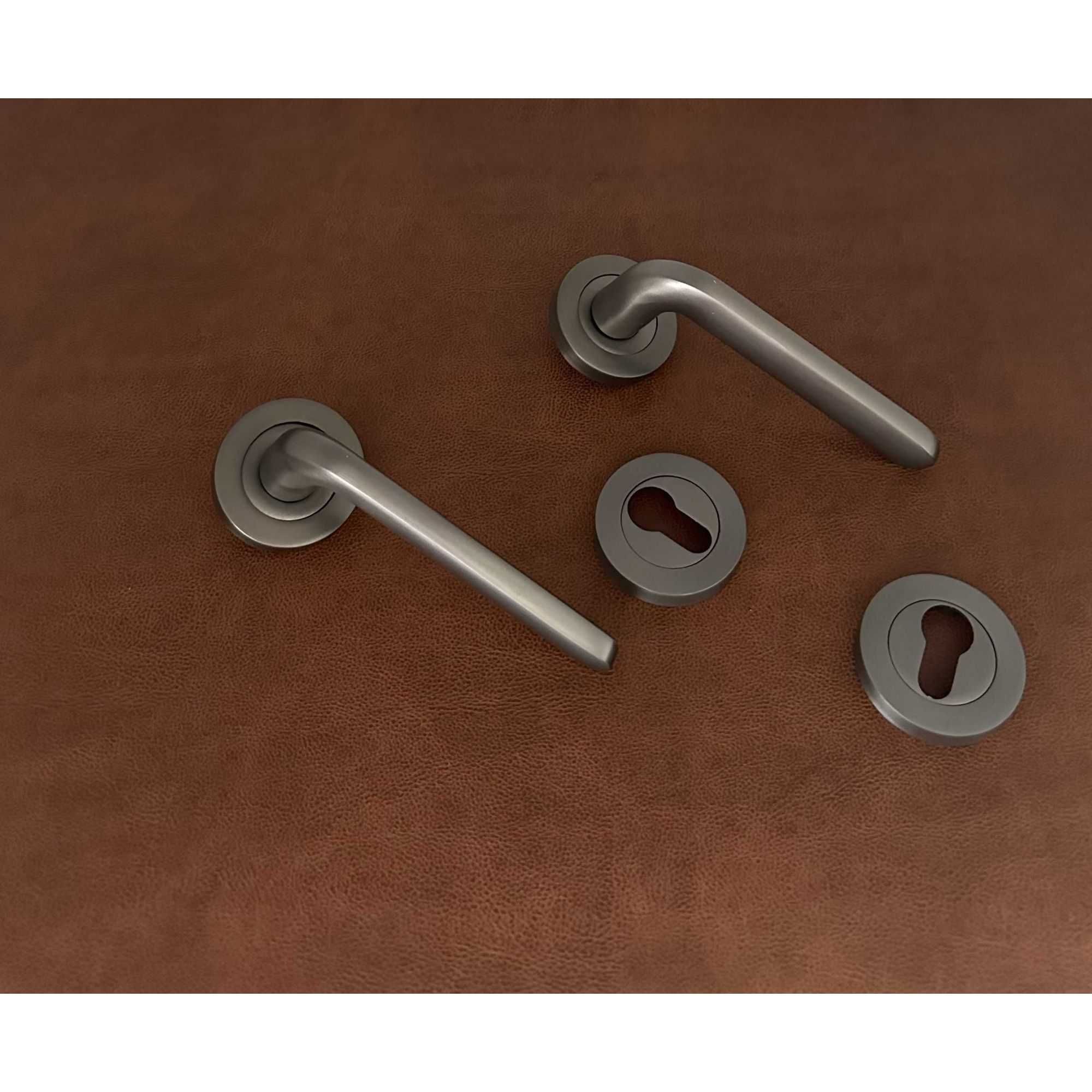 Özen Handles AL48 Araç Mat Skoç Füme Rozetli Yale Çelik Kapı Kolu 1 ...