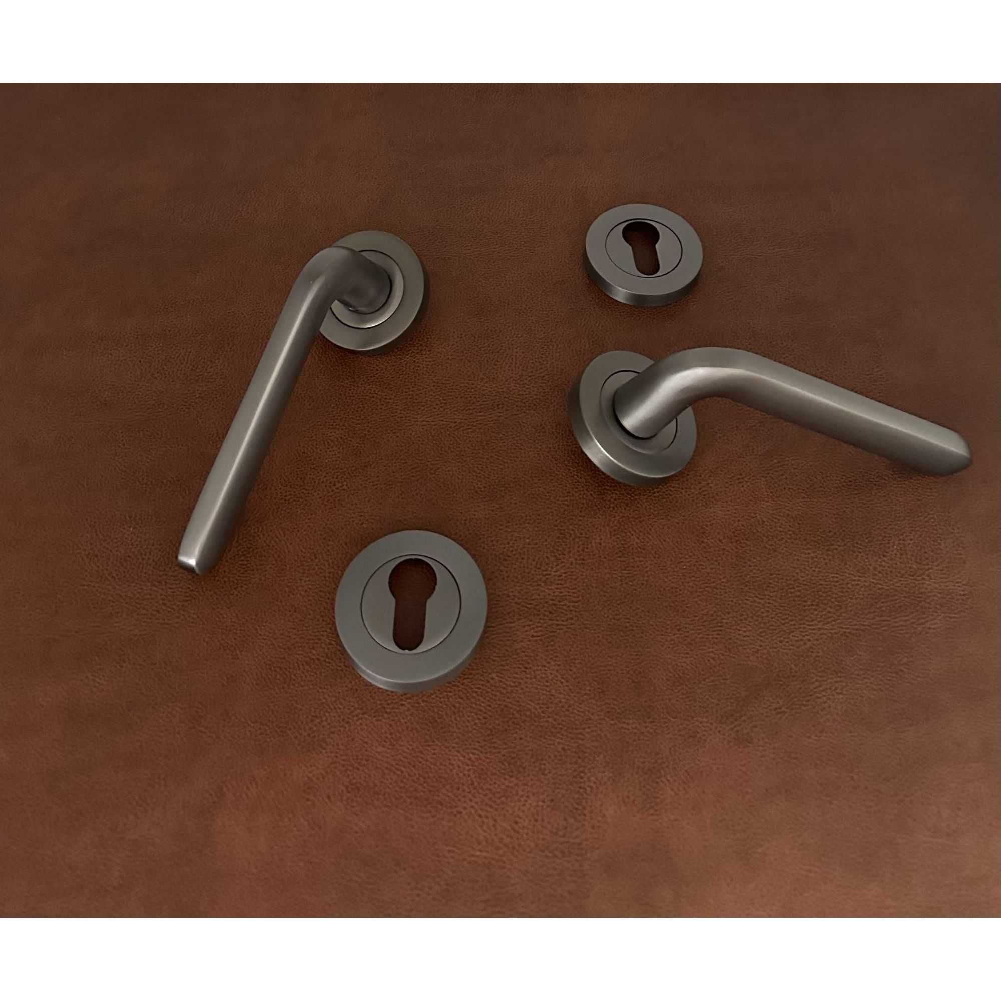 Özen Handles AL48 Araç Mat Skoç Füme Rozetli Yale Çelik Kapı Kolu 1 ...