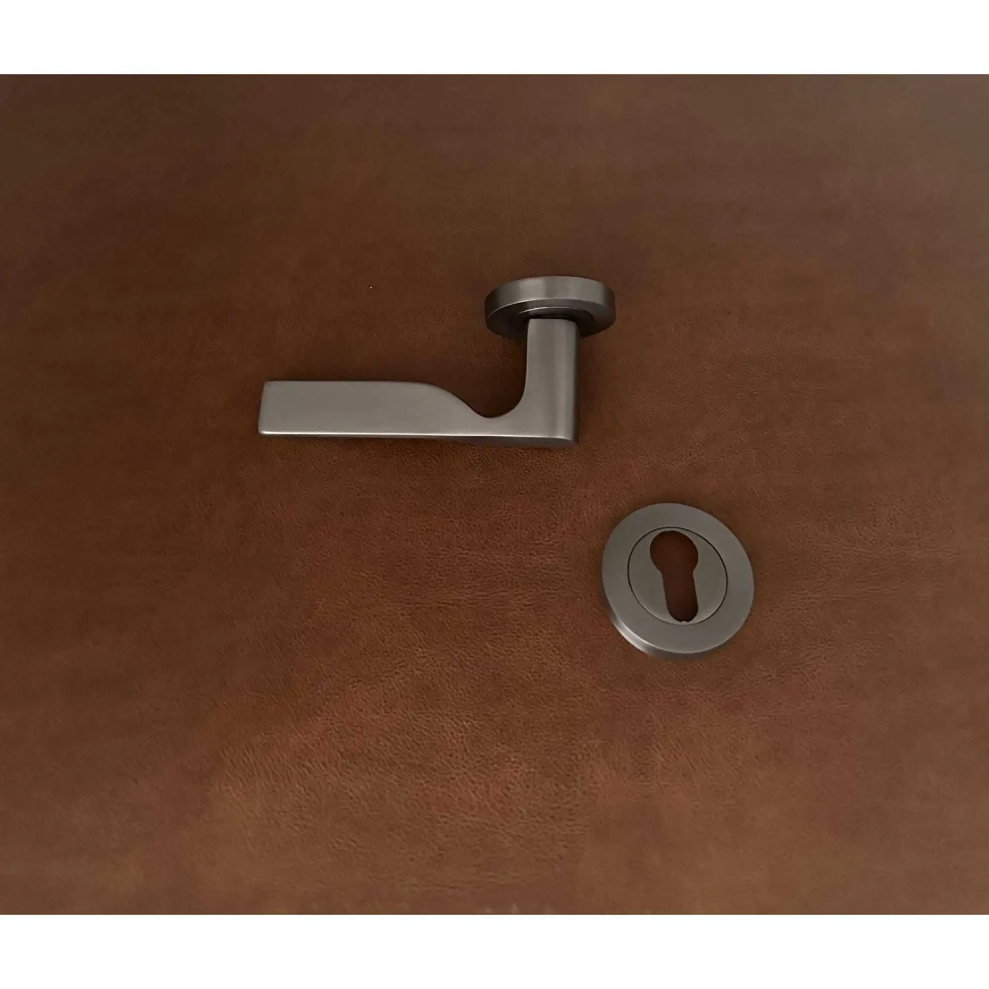 Özen Handles Petra Mat Skoç Füme Yale Kapı Kolu Sol |Koldoor - koldoor.com