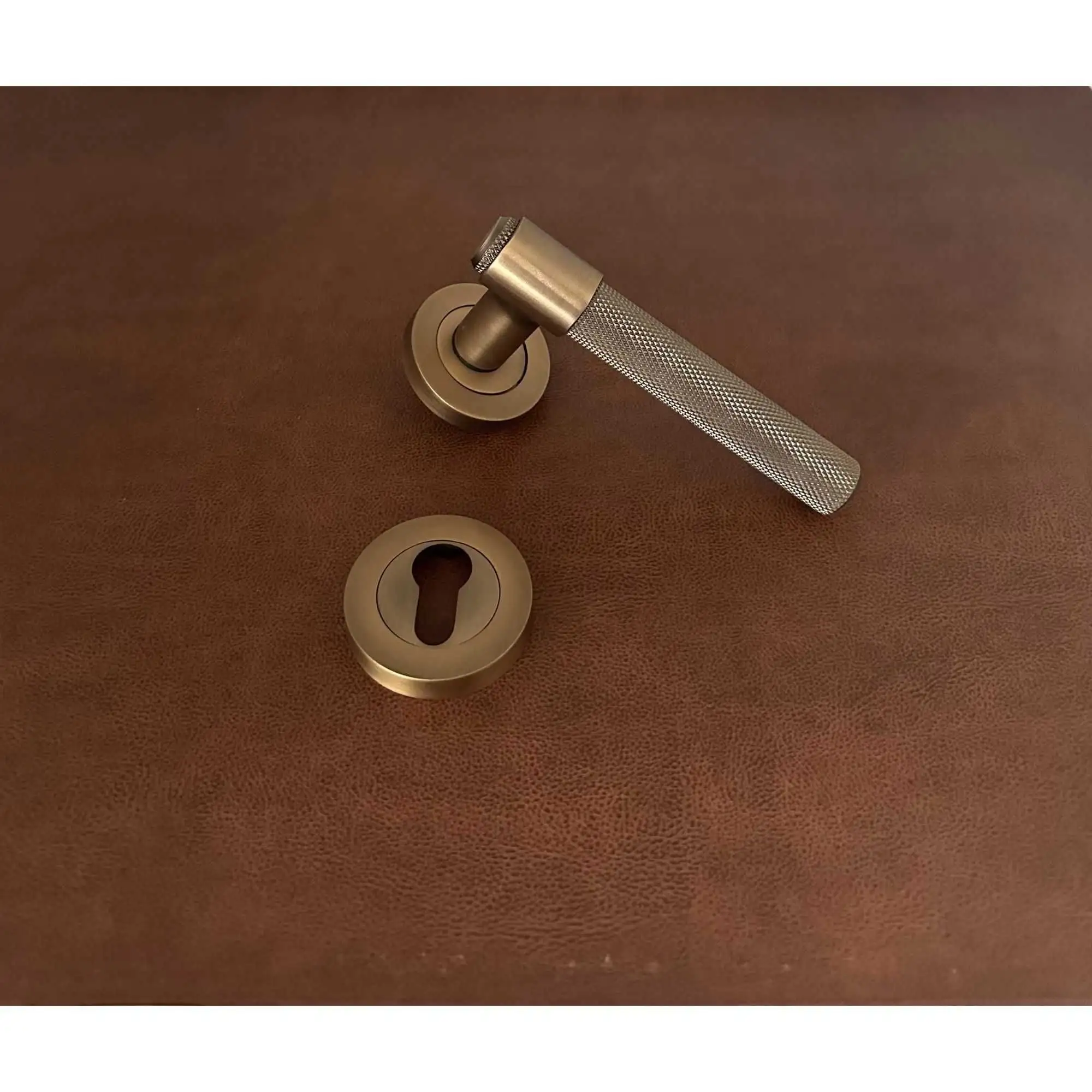 Özen Handles ZK62 Mat Antik Sarı Yale Kapı Kolu Sol |Koldoor - koldoor.com