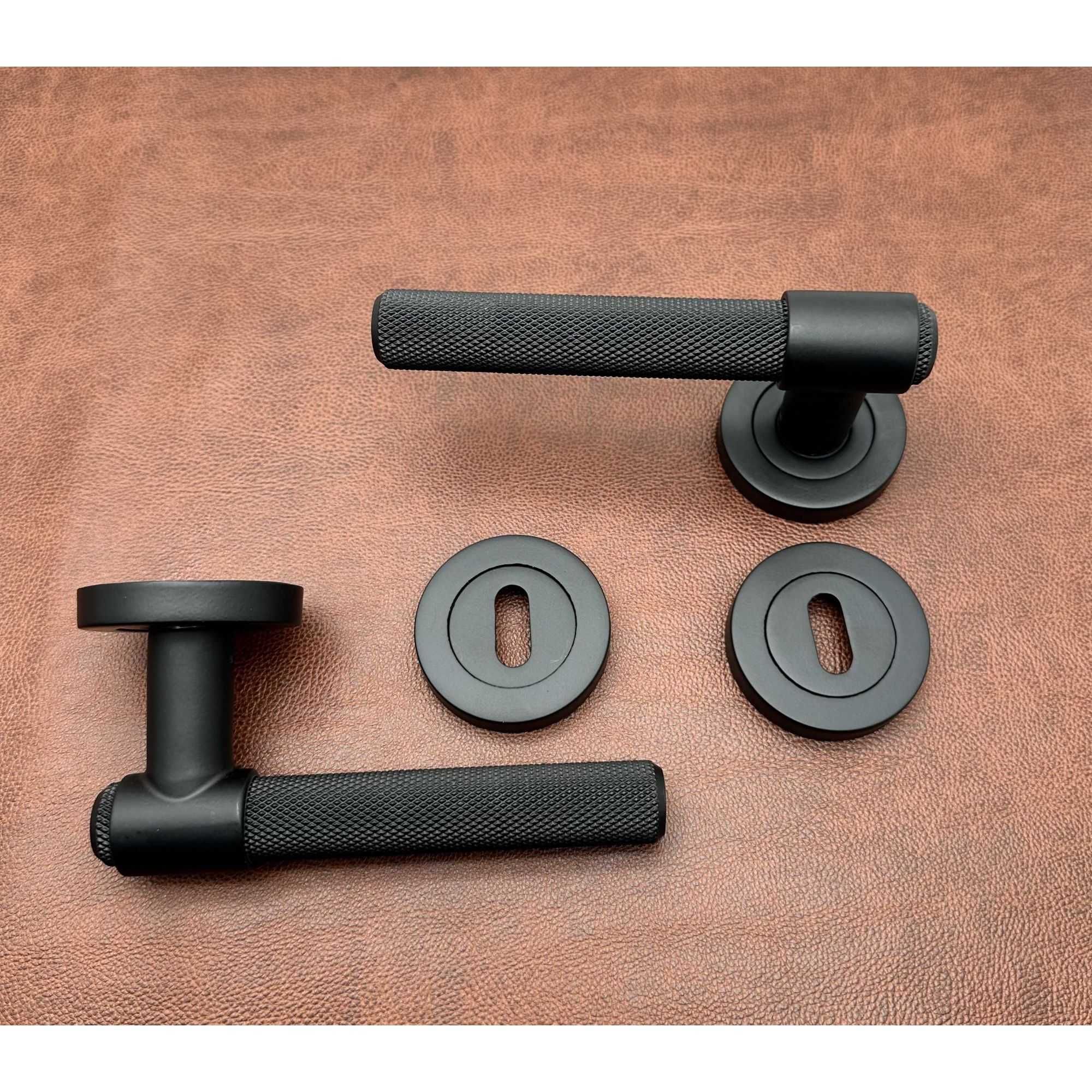 Özen Handles ZK62 Punch Mat Siyah Rozetli Oda Kapı Kolu 1 Takım ...
