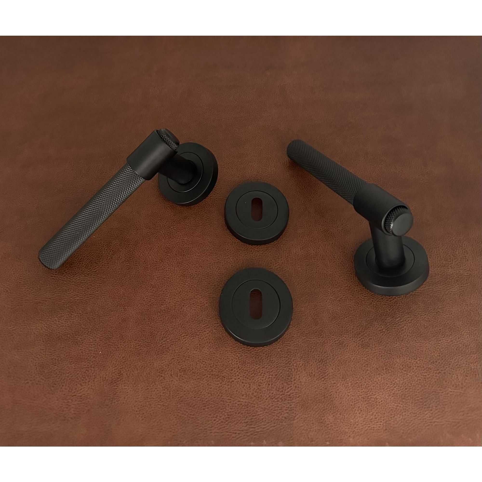 Özen Handles ZK62 Punch Mat Siyah Rozetli Oda Kapı Kolu 1 Takım ...