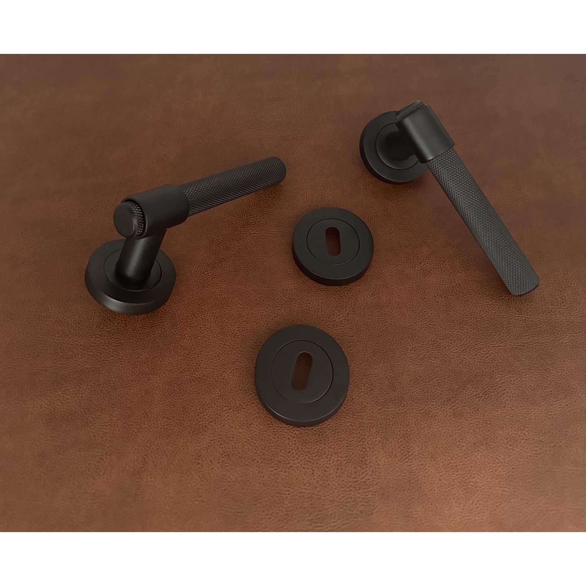 Özen Handles ZK62 Punch Mat Siyah Rozetli Oda Kapı Kolu 1 Takım ...