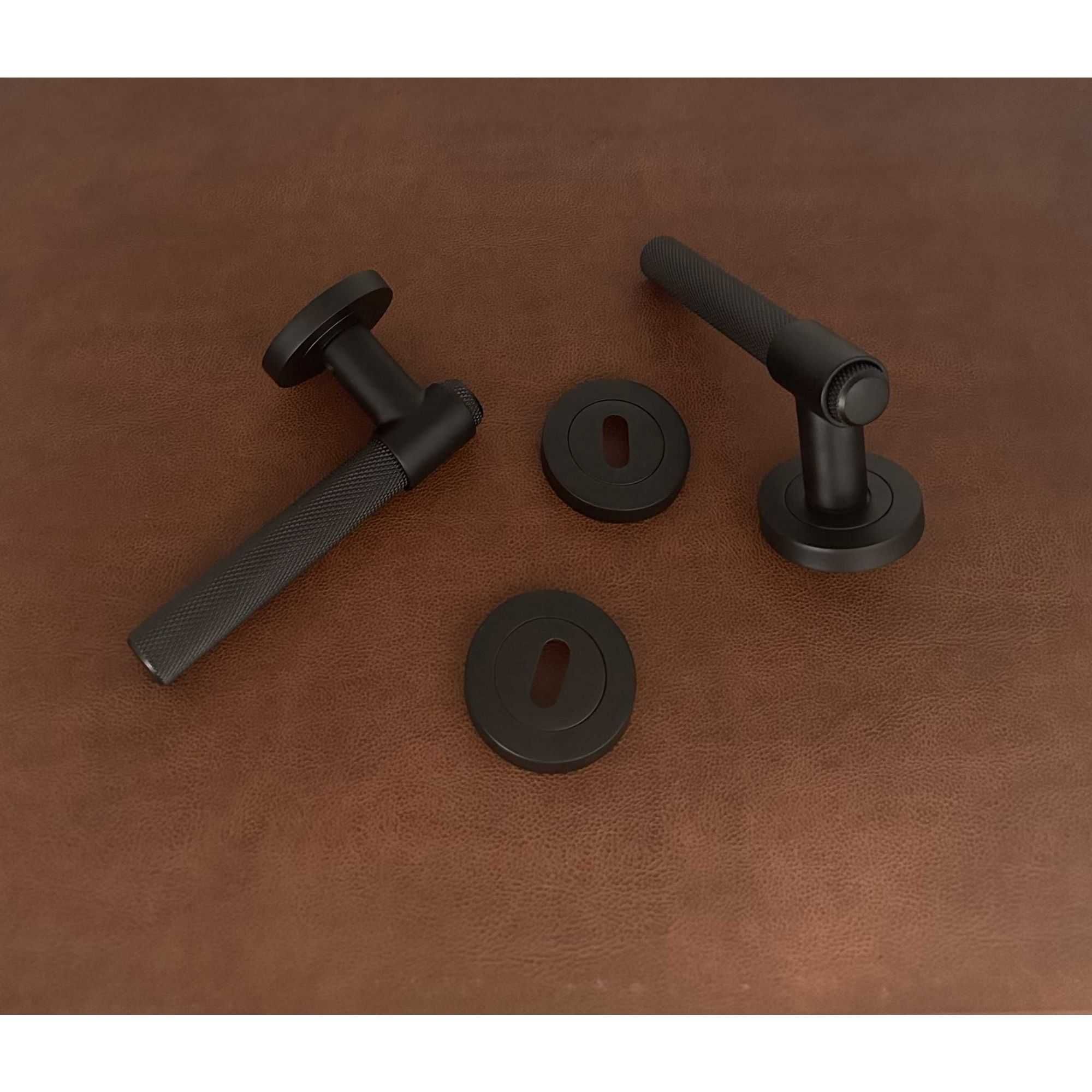 Özen Handles ZK62 Punch Mat Siyah Rozetli Oda Kapı Kolu 1 Takım ...