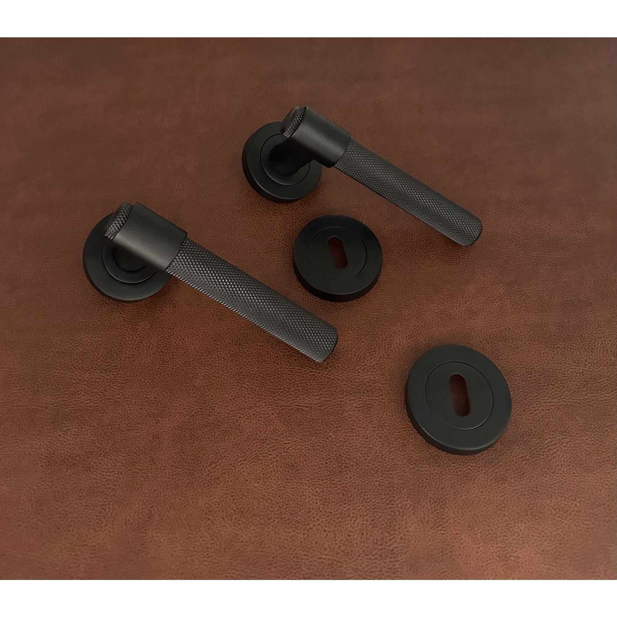 Özen Handles ZK62 Punch Mat Siyah Rozetli Oda Kapı Kolu 1 Takım ...