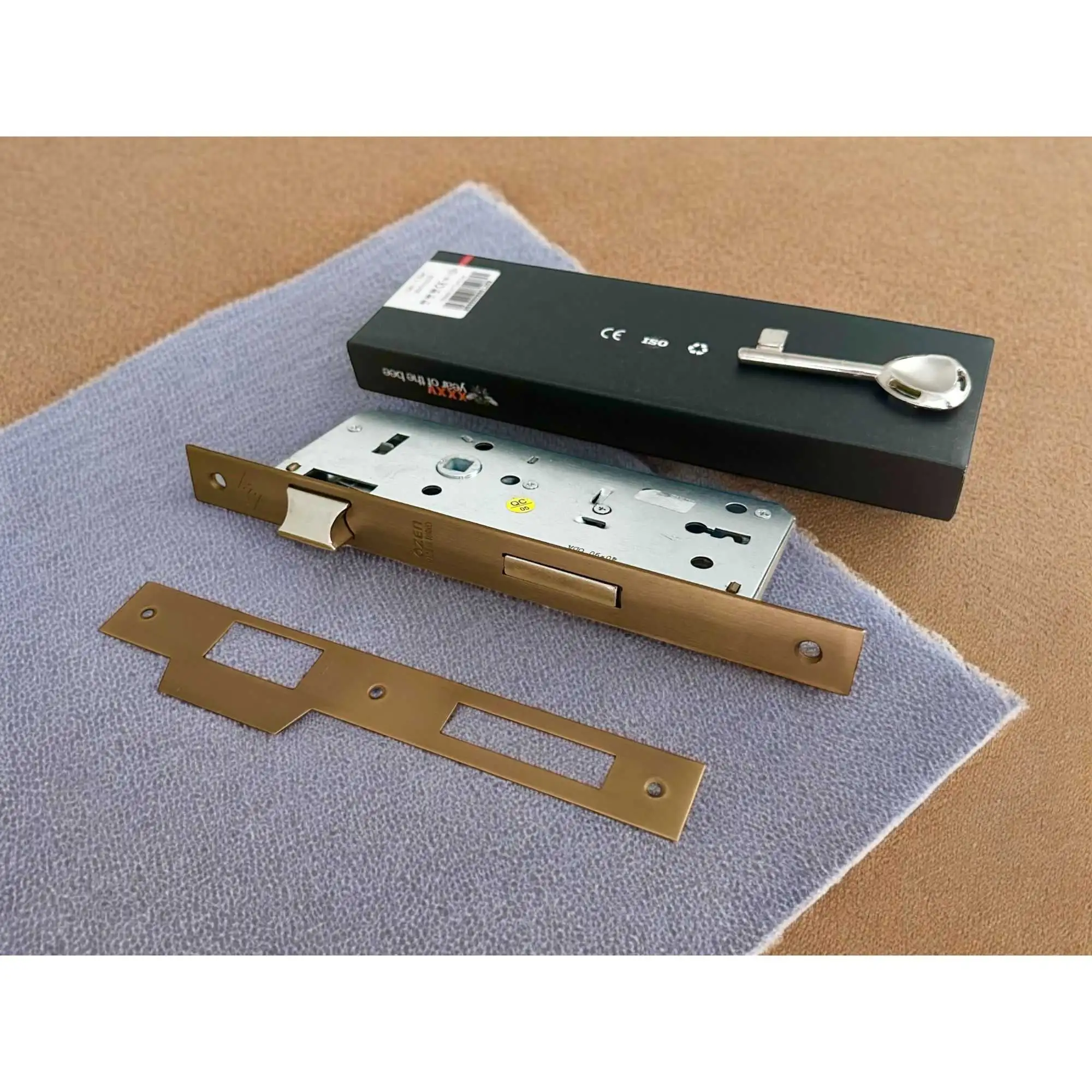 Özen Handles Mat Antik Sarı İç Kapı Gömme Oda Kilit 40 Mm - koldoor.com